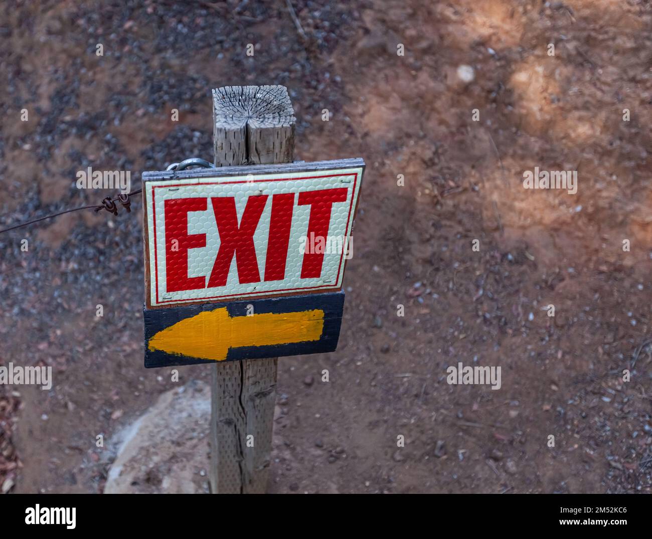 Exit sign arrow hi-res stock photography and images - Alamy