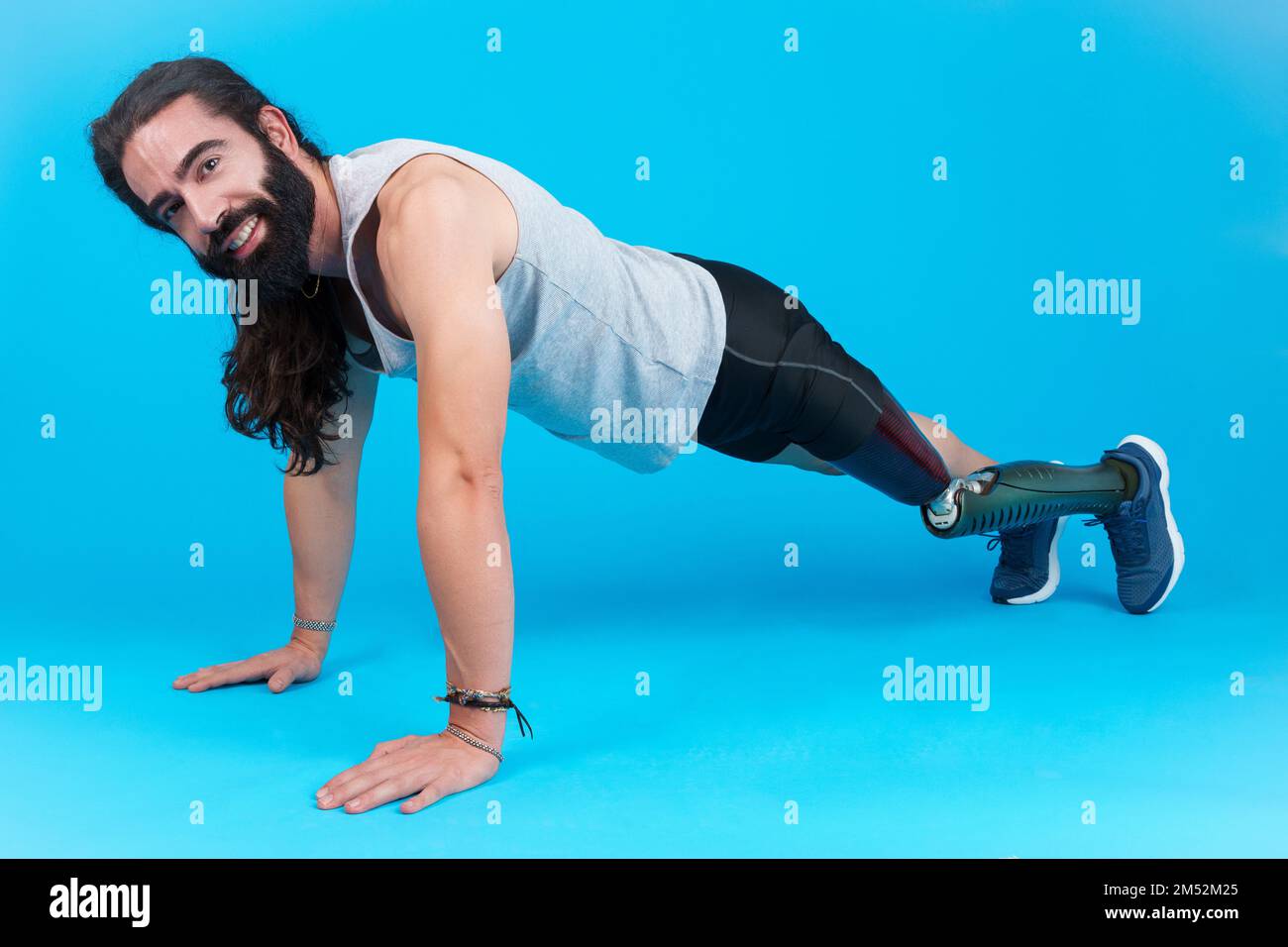 Man with a prosthetic leg doing push-ups on the floor Stock Photo - Alamy