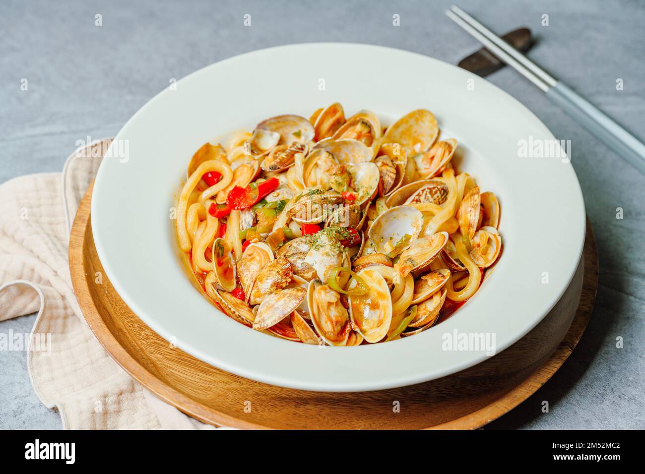 Spicy and delicious Chinese food Clam Mara stir-fried noodle dish Stock ...