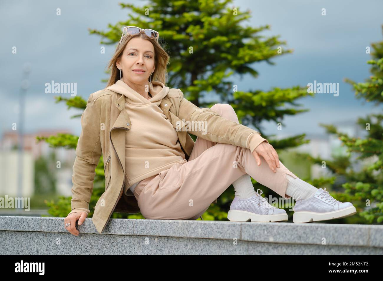 Middle aged people active lifestyle hi-res stock photography and images ...