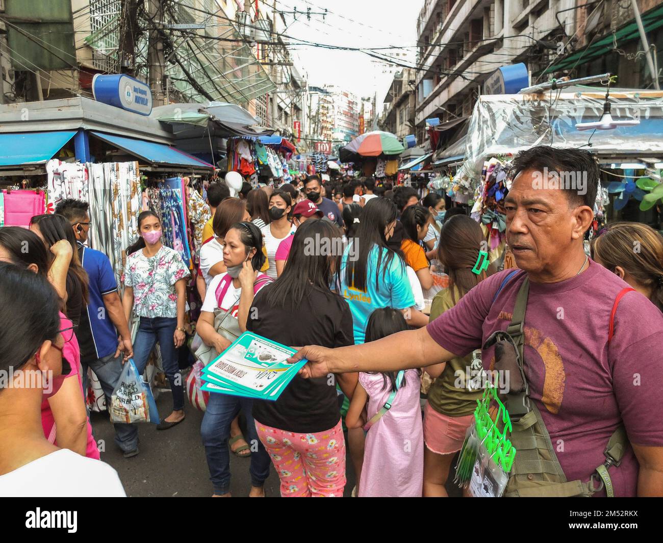 Filipinos eating hi-res stock photography and images - Alamy
