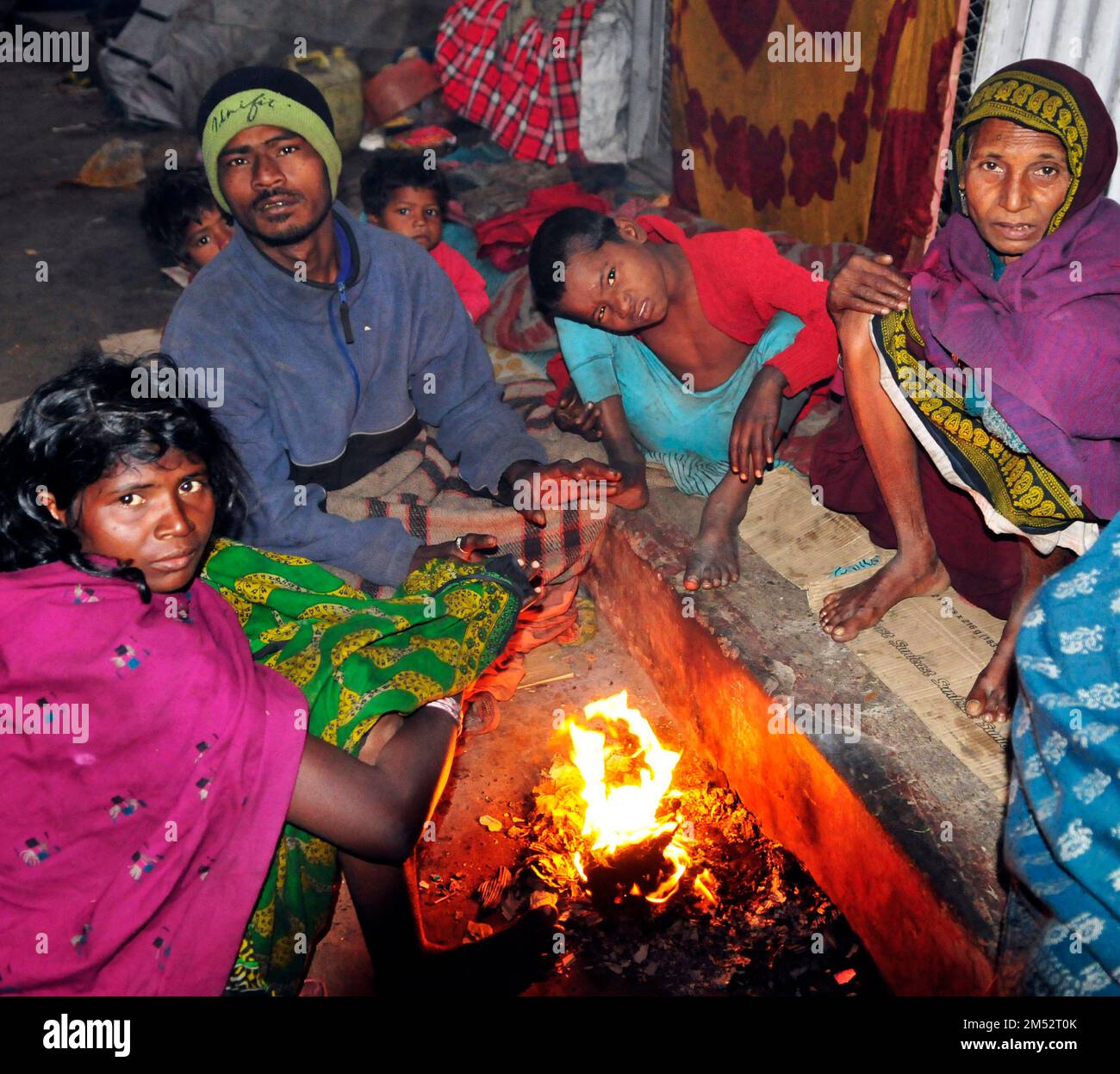 Homeless family hi-res stock photography and images - Alamy