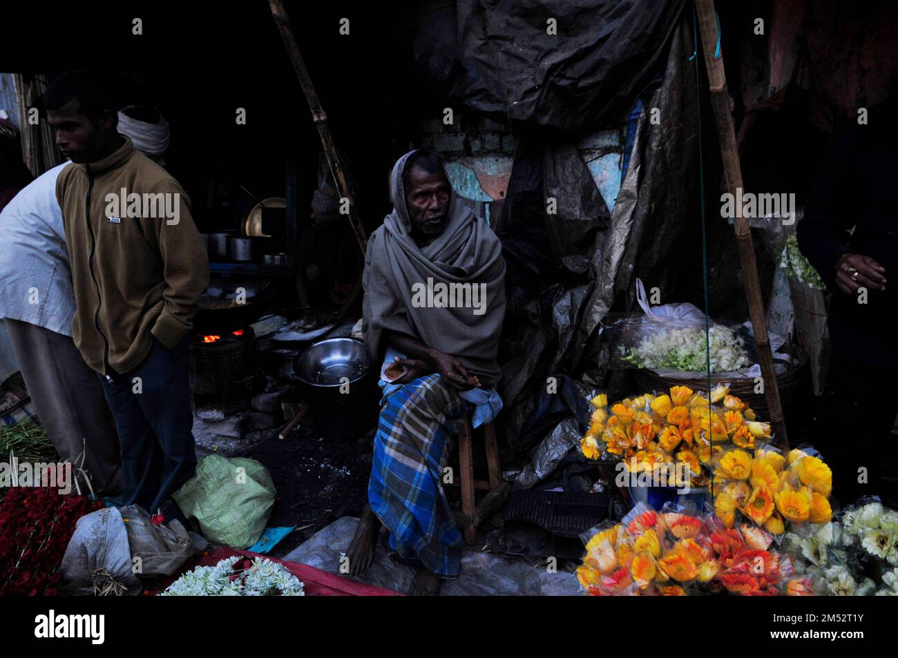 Mallick Ghat is one of the biggest flower markets in Asia. Early ...