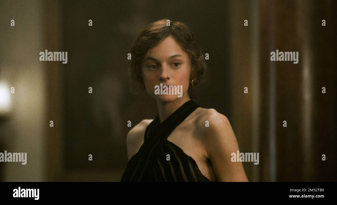 EMMA CORRIN in LADY CHATTERLEY'S LOVER (2022), directed by LAURE DE ...