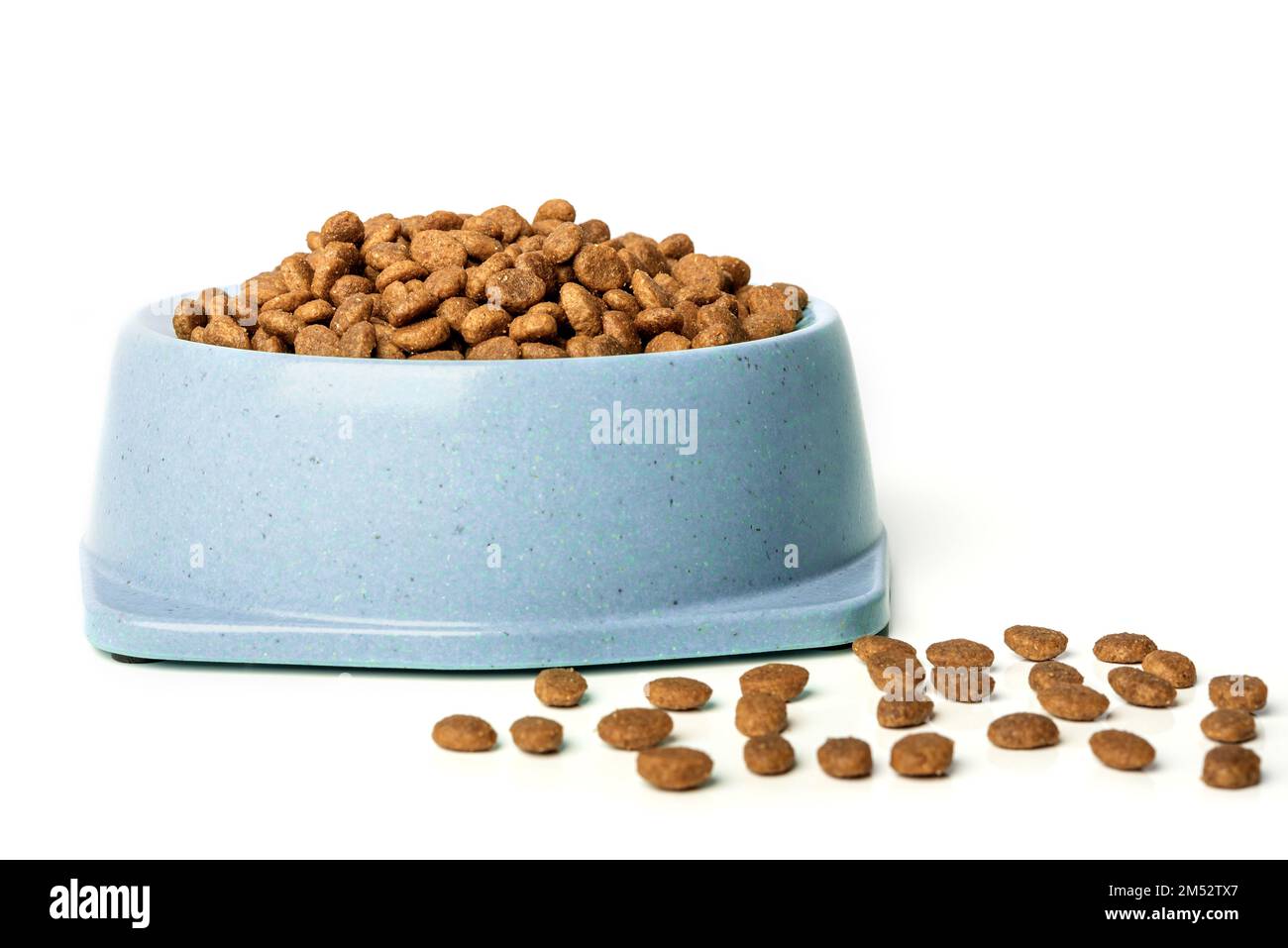 Full bowl of dry cat food isolated on white background Stock Photo - Alamy