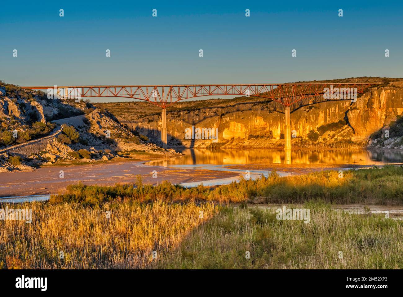 US-90 Highway Bridge, built 1957, over Pecos River near Rio Grande ...