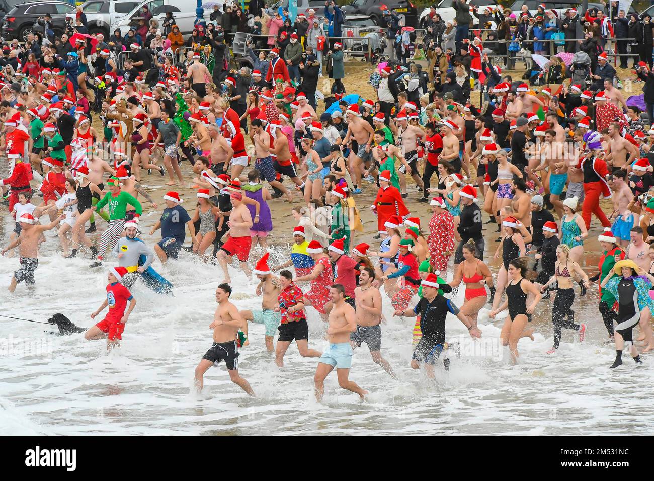 Boscombe, Dorset, UK. 25th December 2022. UK Weather. Hundreds of ...