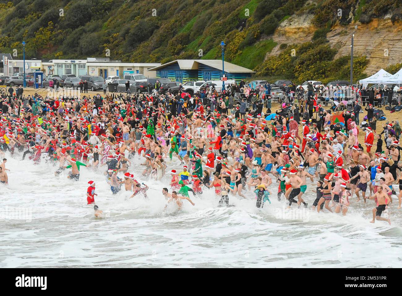 Boscombe, Dorset, UK. 25th December 2022. UK Weather. Hundreds of ...