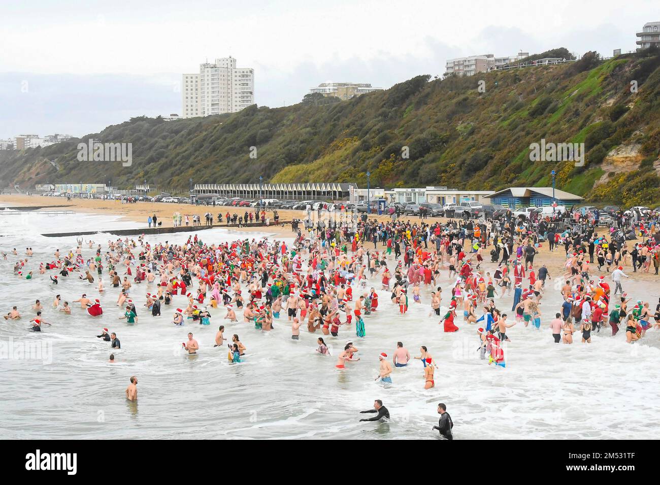 Boscombe, Dorset, UK. 25th December 2022. UK Weather. Hundreds of ...