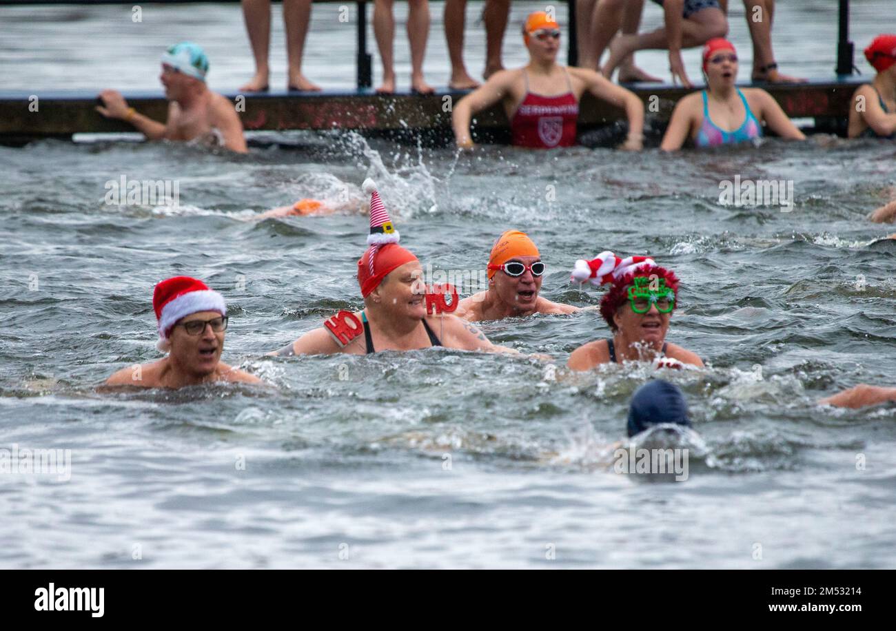 London, England, UK. 25th Dec, 2022. Swimmers of the Serpentine ...