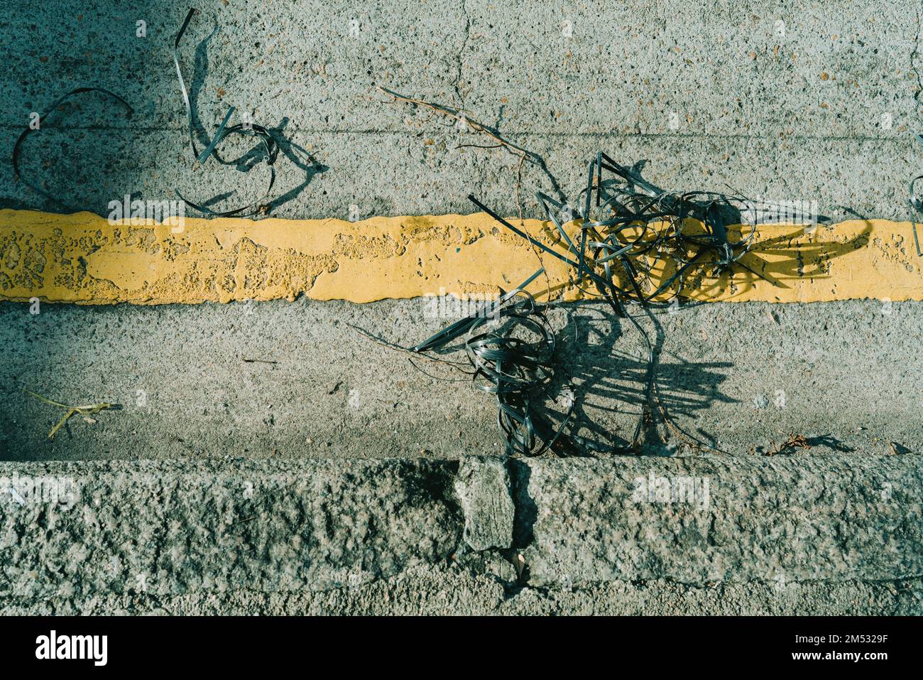 Wire to the ground hi-res stock photography and images - Alamy