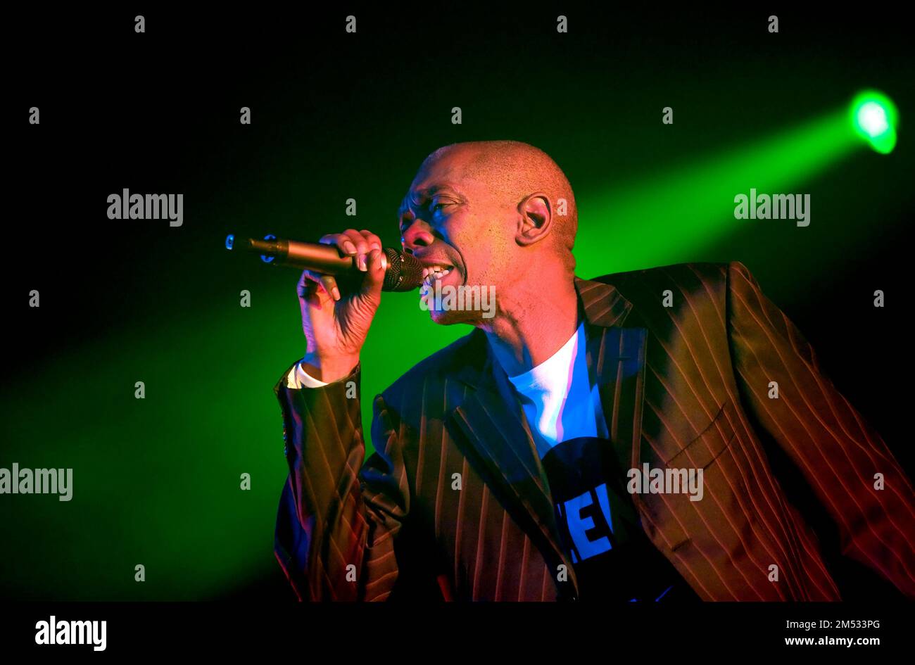 Maxi Jazz - Faithless in concert in the Gelredome in Arnhem 2004 ...