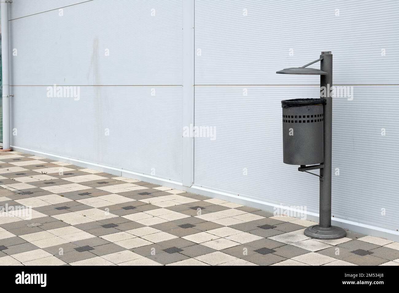 Metal trash can pattern hi-res stock photography and images - Alamy