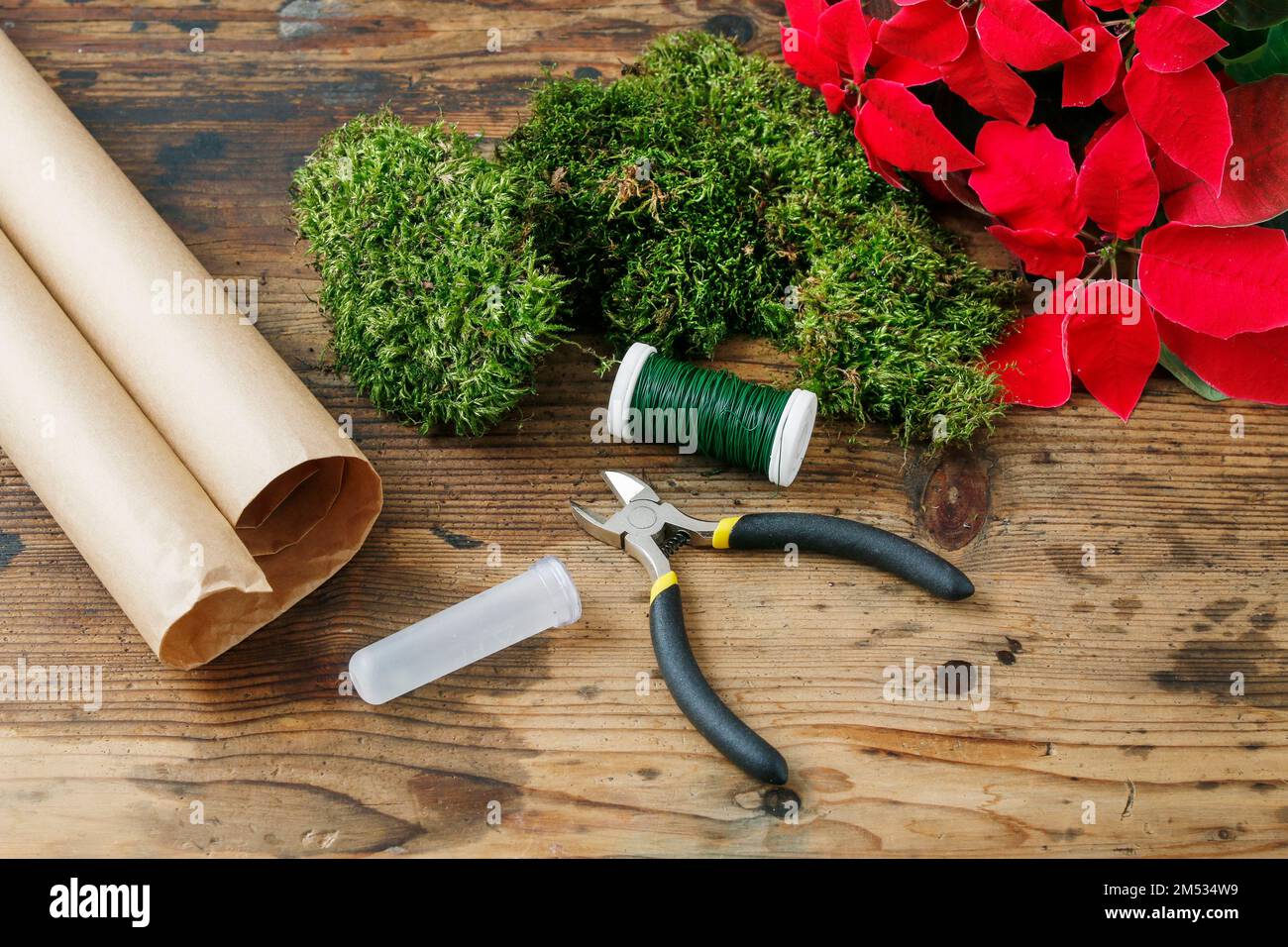 Florist at work: How to make christmas table decoration with red ...