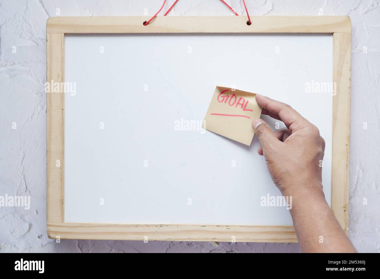 Putting sticky note hi-res stock photography and images - Alamy