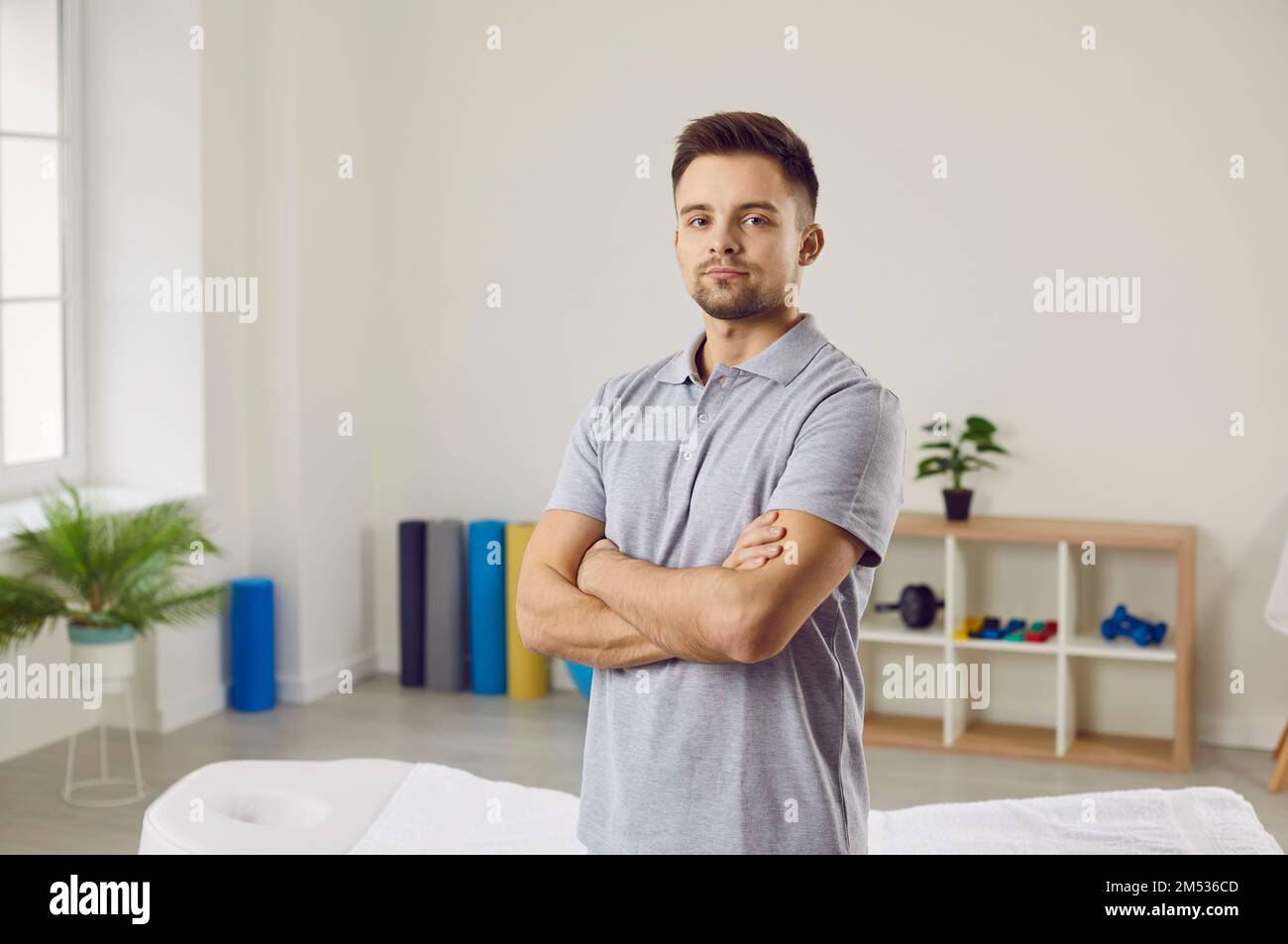 Male physiotherapist or masseur pose in medical wellness clinic Stock ...