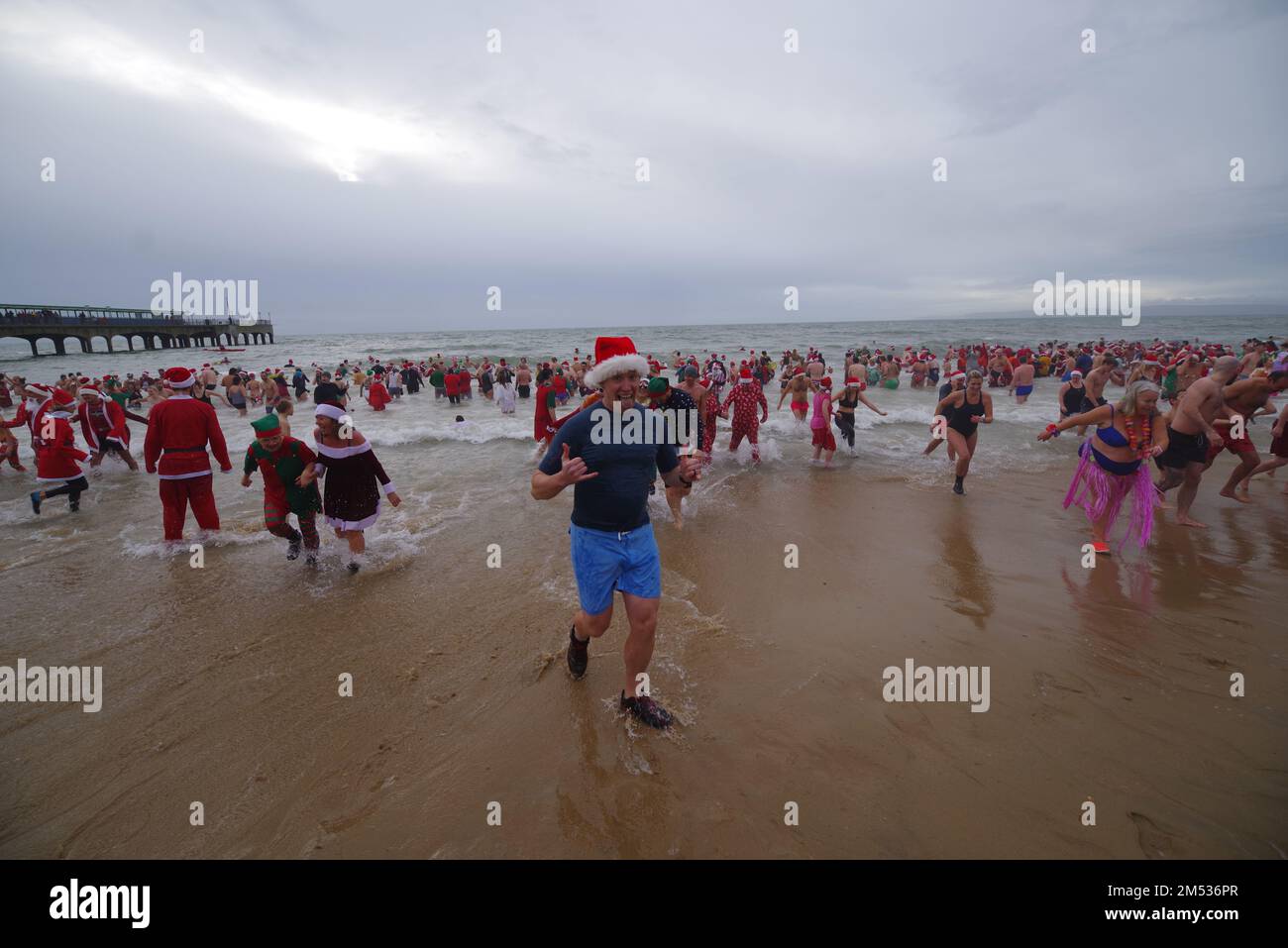 With a mild 12% temperaturee, hundreds ran into the sea for the annual ...