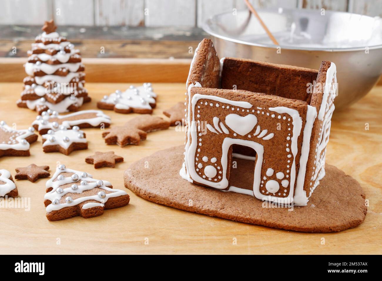 How to make gingerbread house, step by step, tutorial Stock Photo - Alamy