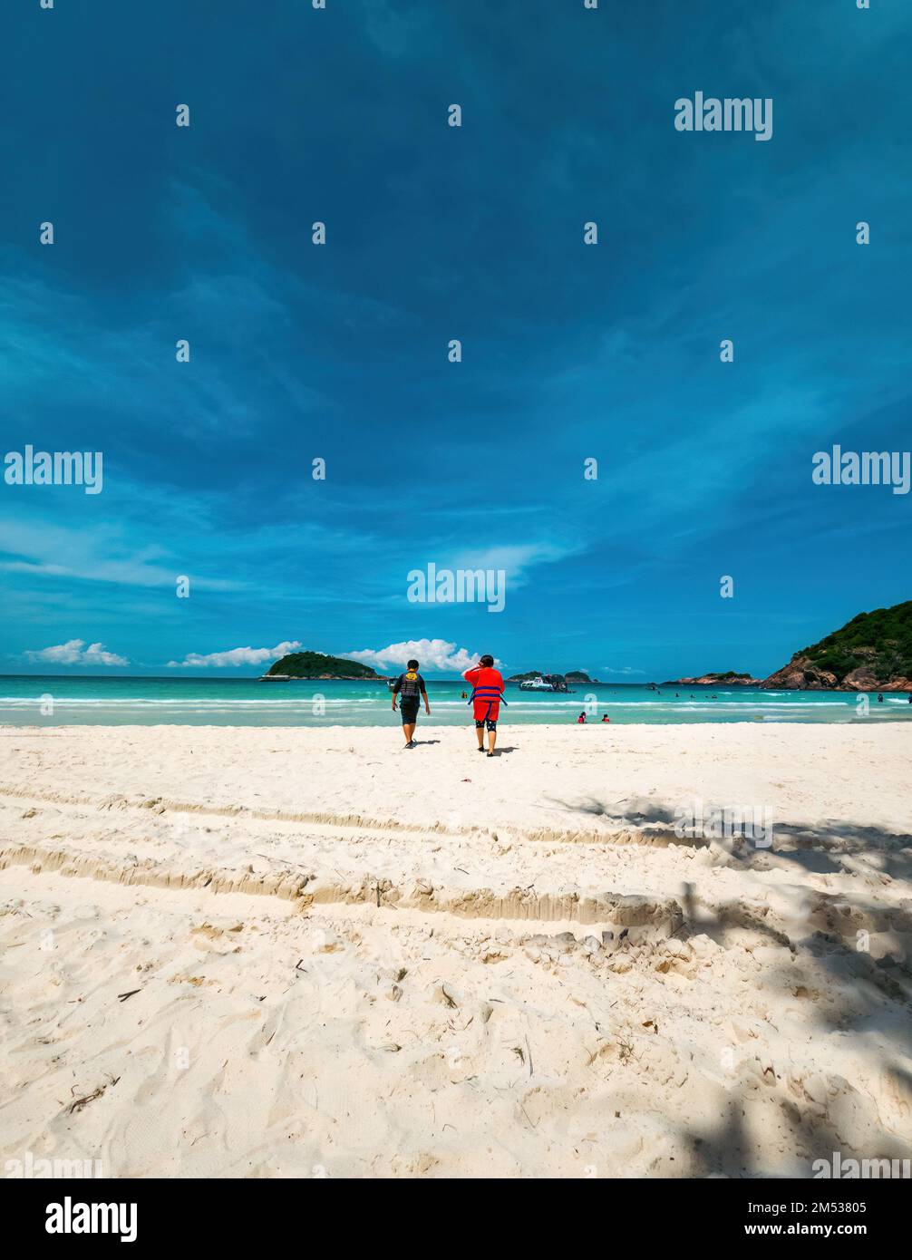 Scene sea boat shallow hi-res stock photography and images - Alamy