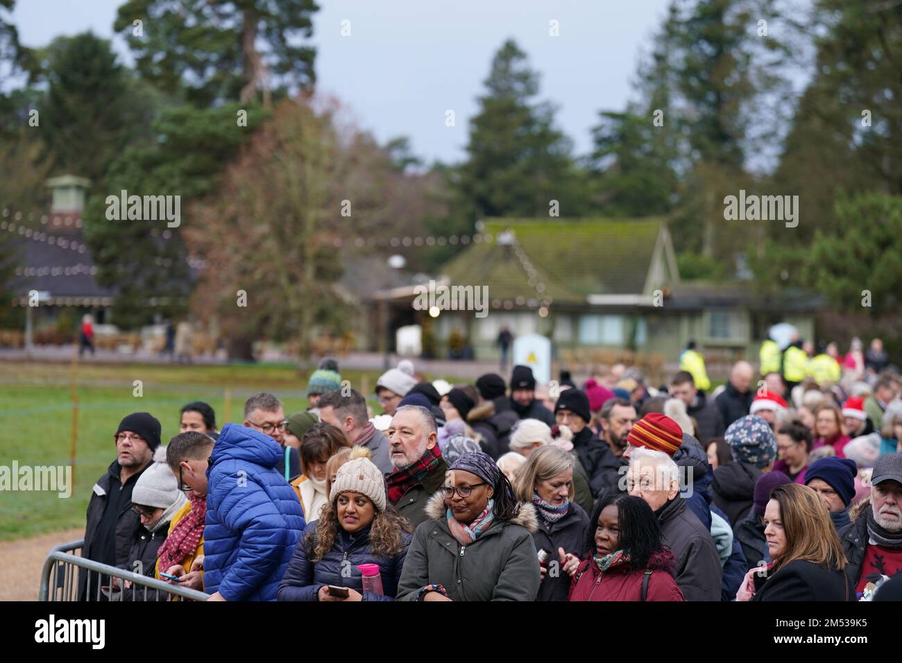 Crowds queue to see members of the royal family attending the Christmas ...