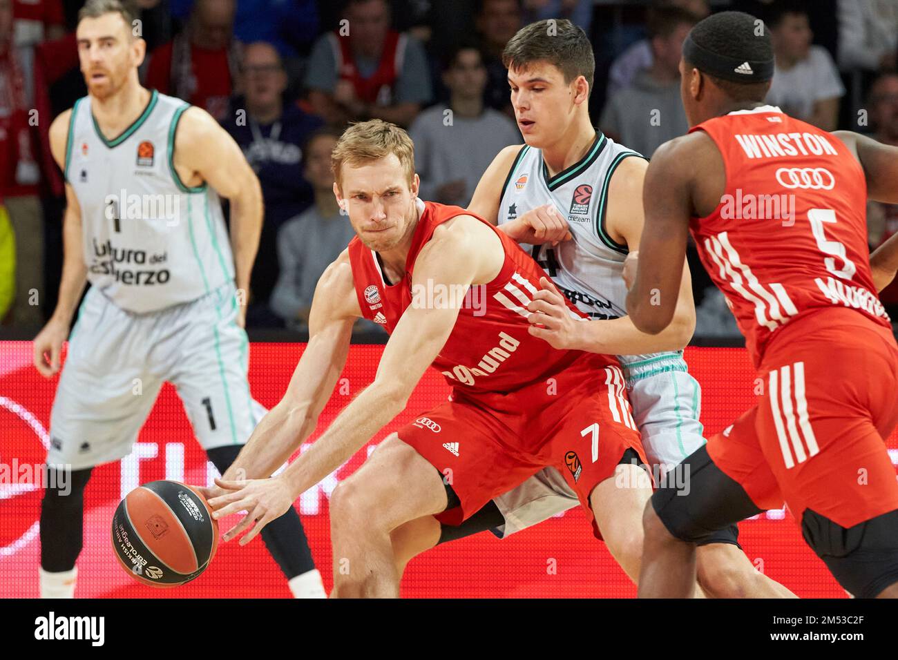Giffey nils fc bayern münchen hi-res stock photography and images - Alamy