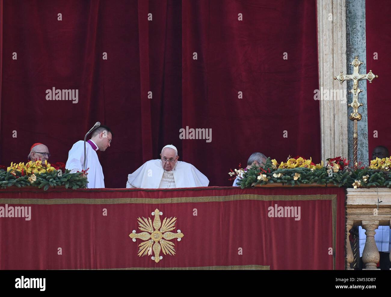 Pope Francis delivers his Christmas Urbi et Orbi blessing message (to ...