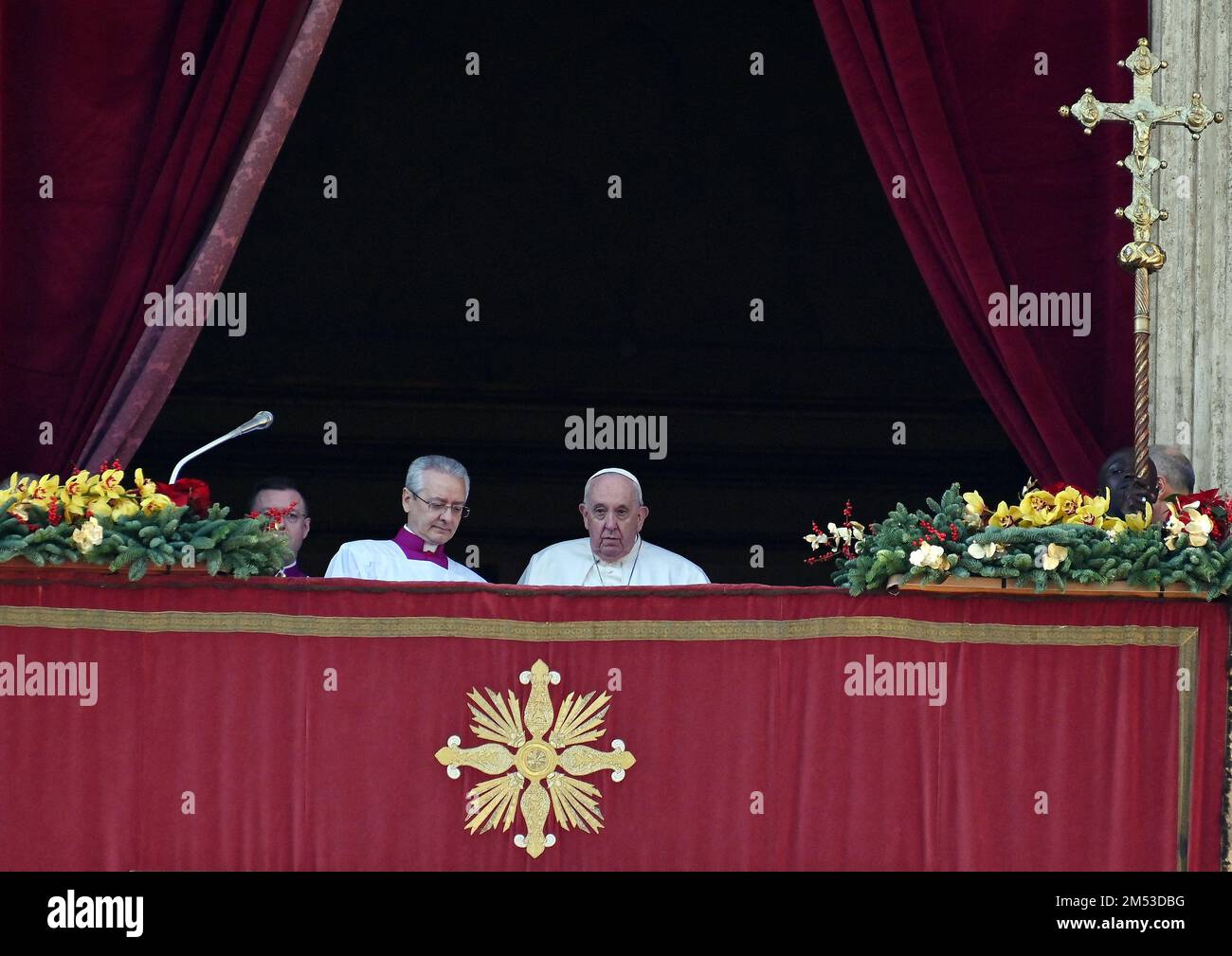 Pope Francis delivers his Christmas Urbi et Orbi blessing message (to ...