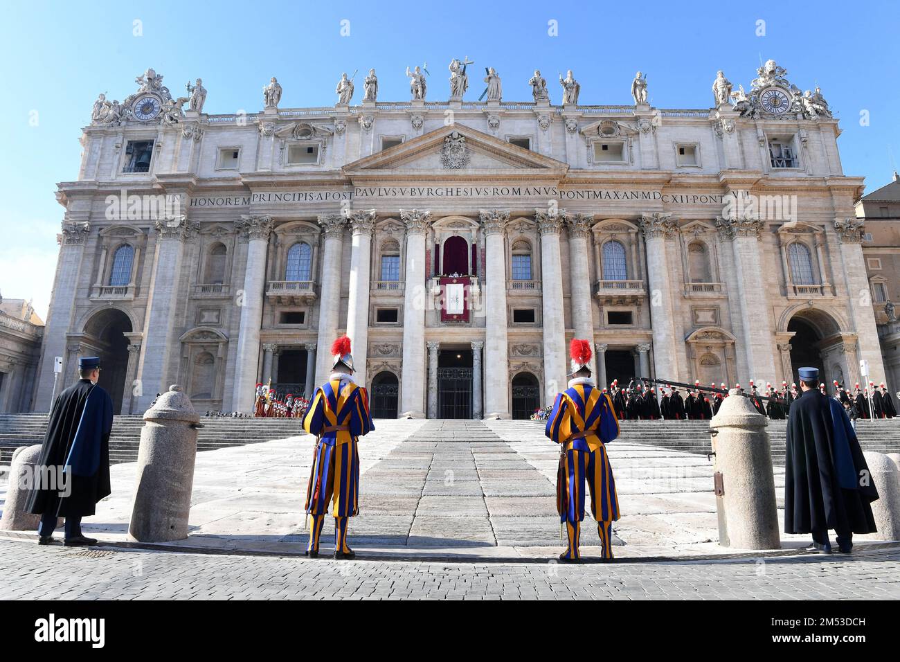 Pope Francis delivers his Christmas Urbi et Orbi blessing message (to ...
