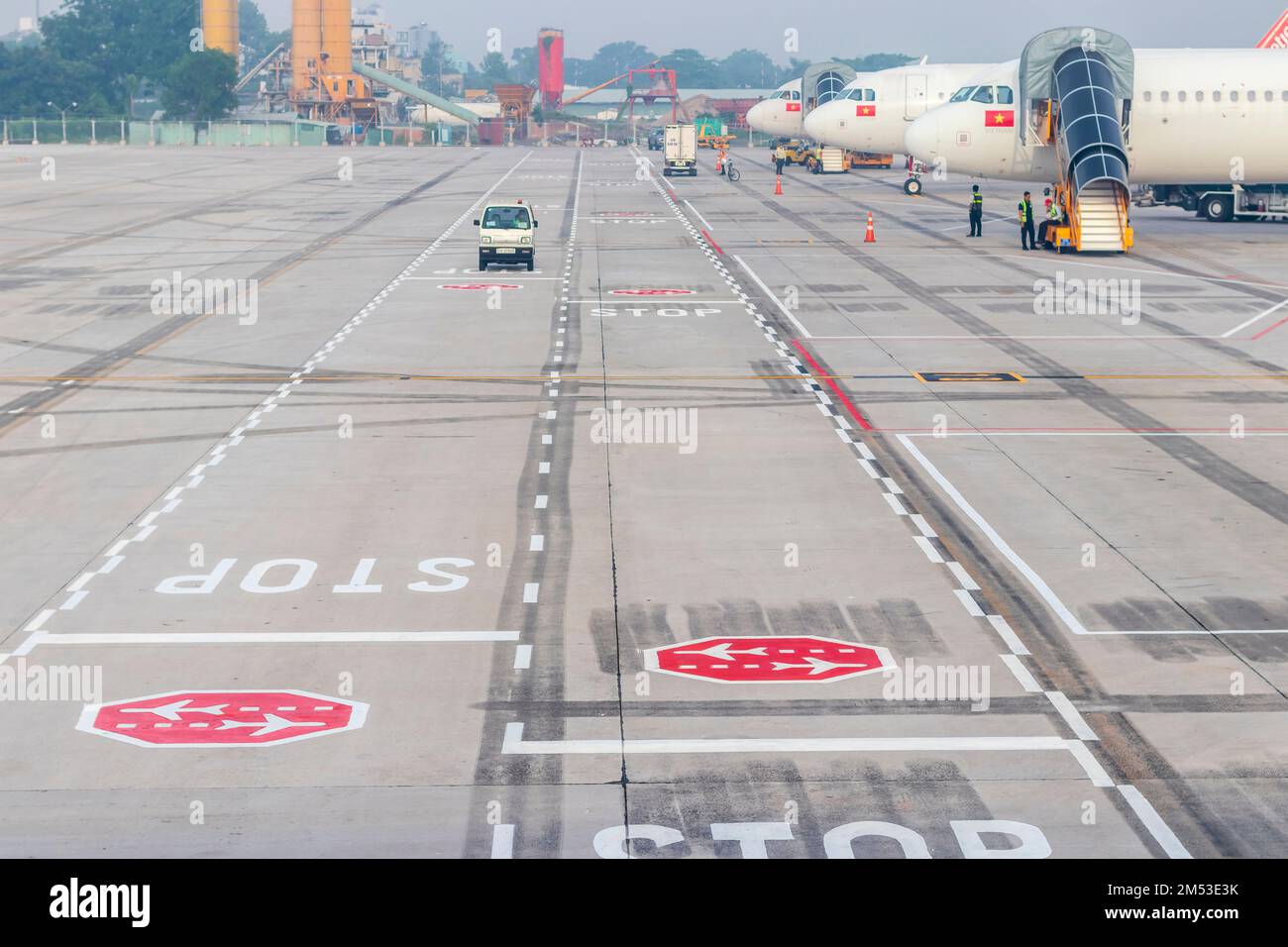Plane airplane stop sign hi-res stock photography and images - Alamy