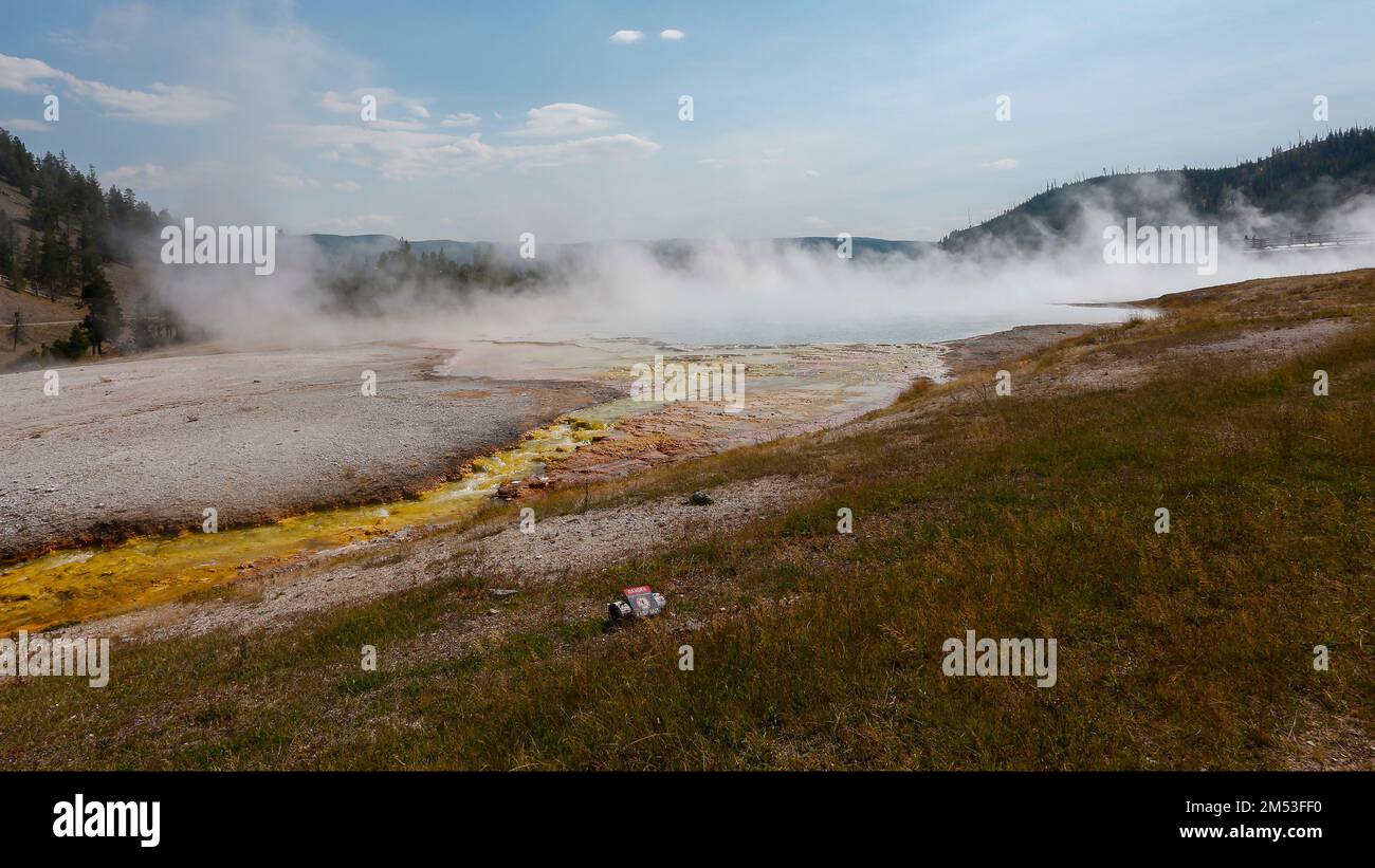 Warning sign yellowstone national park hi-res stock photography and ...