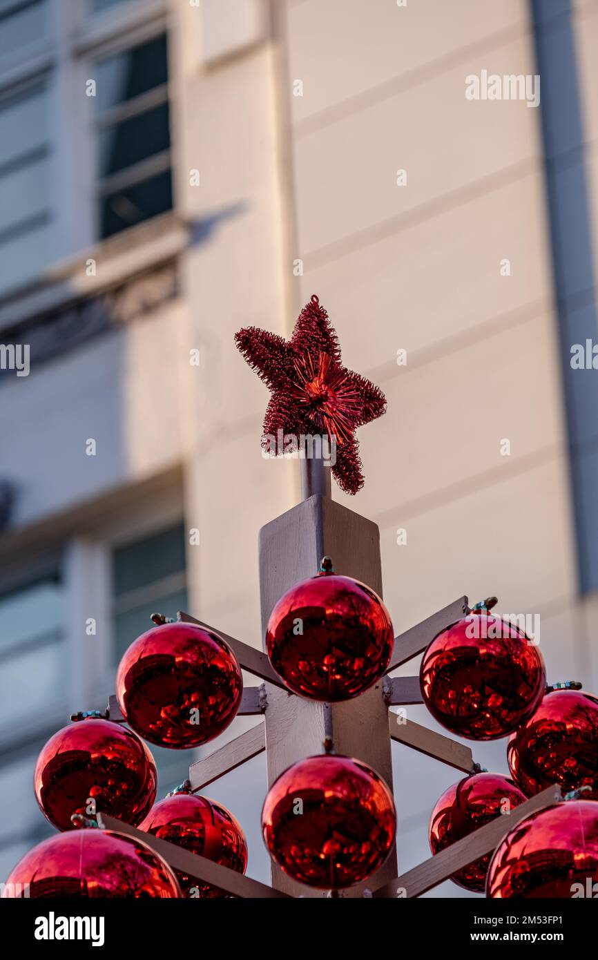 Building star on top hi-res stock photography and images - Alamy