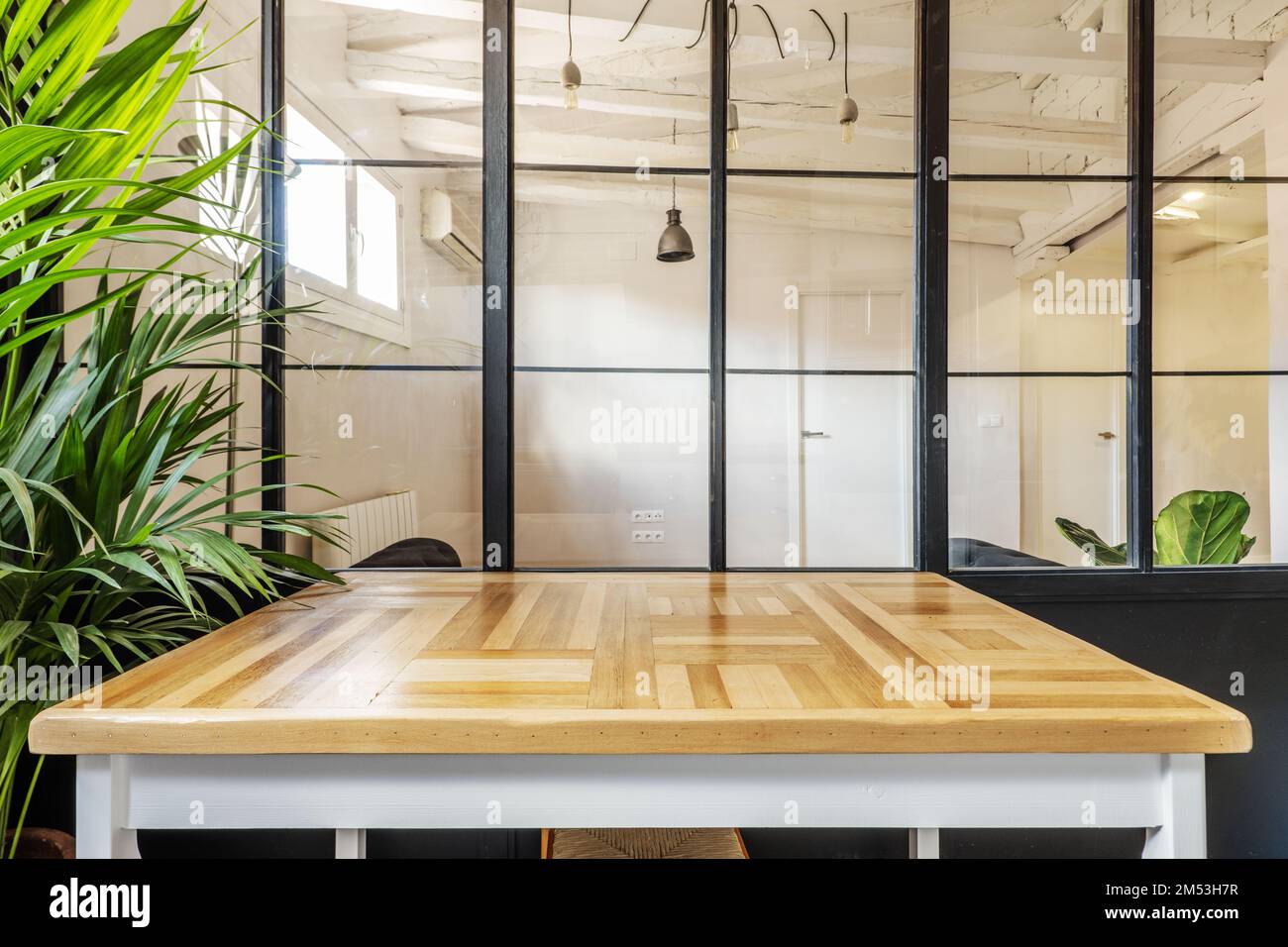 Metal glass partition hi-res stock photography and images - Alamy