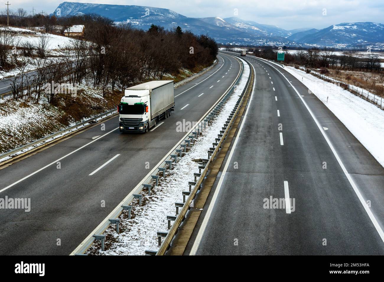 Caravan on long road hi-res stock photography and images - Alamy