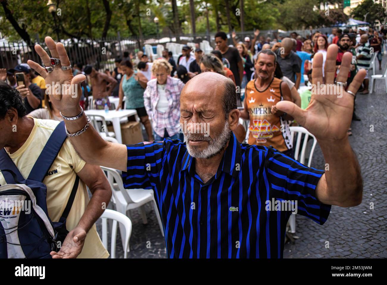 Rio De Janeiro, Brazil. 24th Dec, 2022. Homeless pray before receiving ...