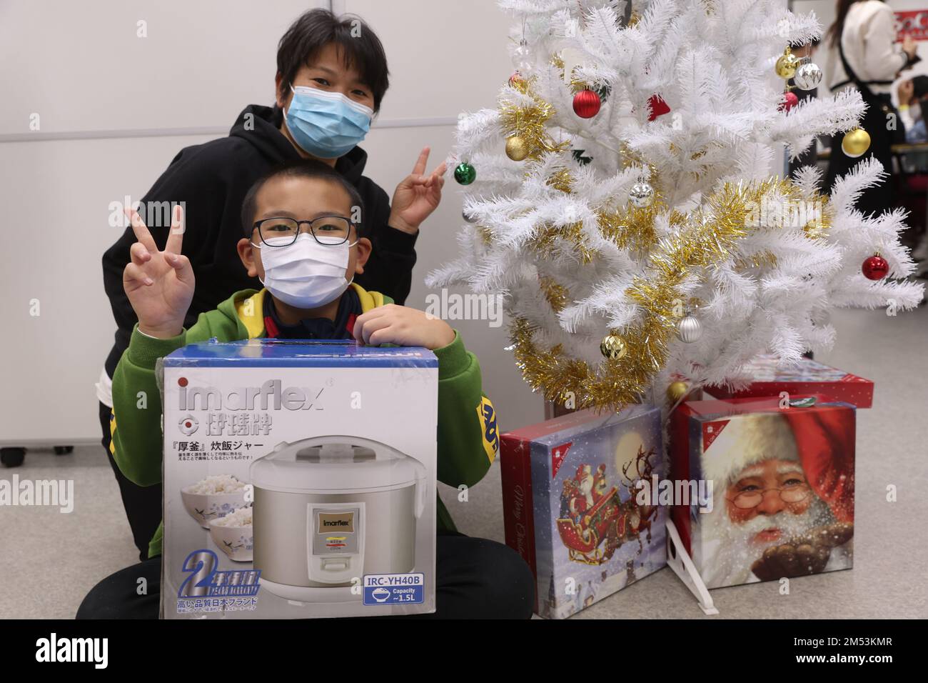 An underprivileged child Yang Qi, 11 and his mother Qi Hong-qin ...