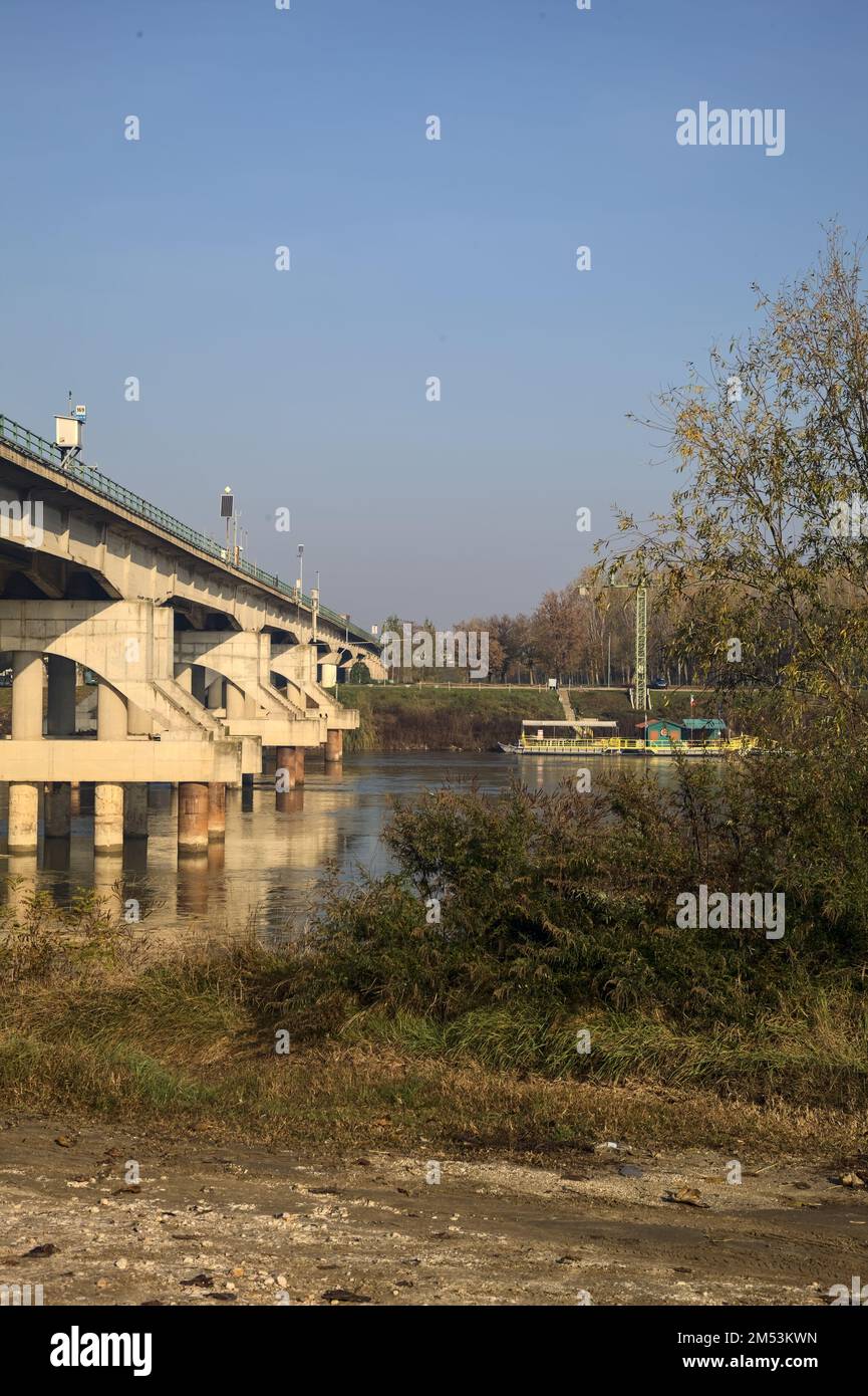 Rope bridge to cross river hi-res stock photography and images - Alamy