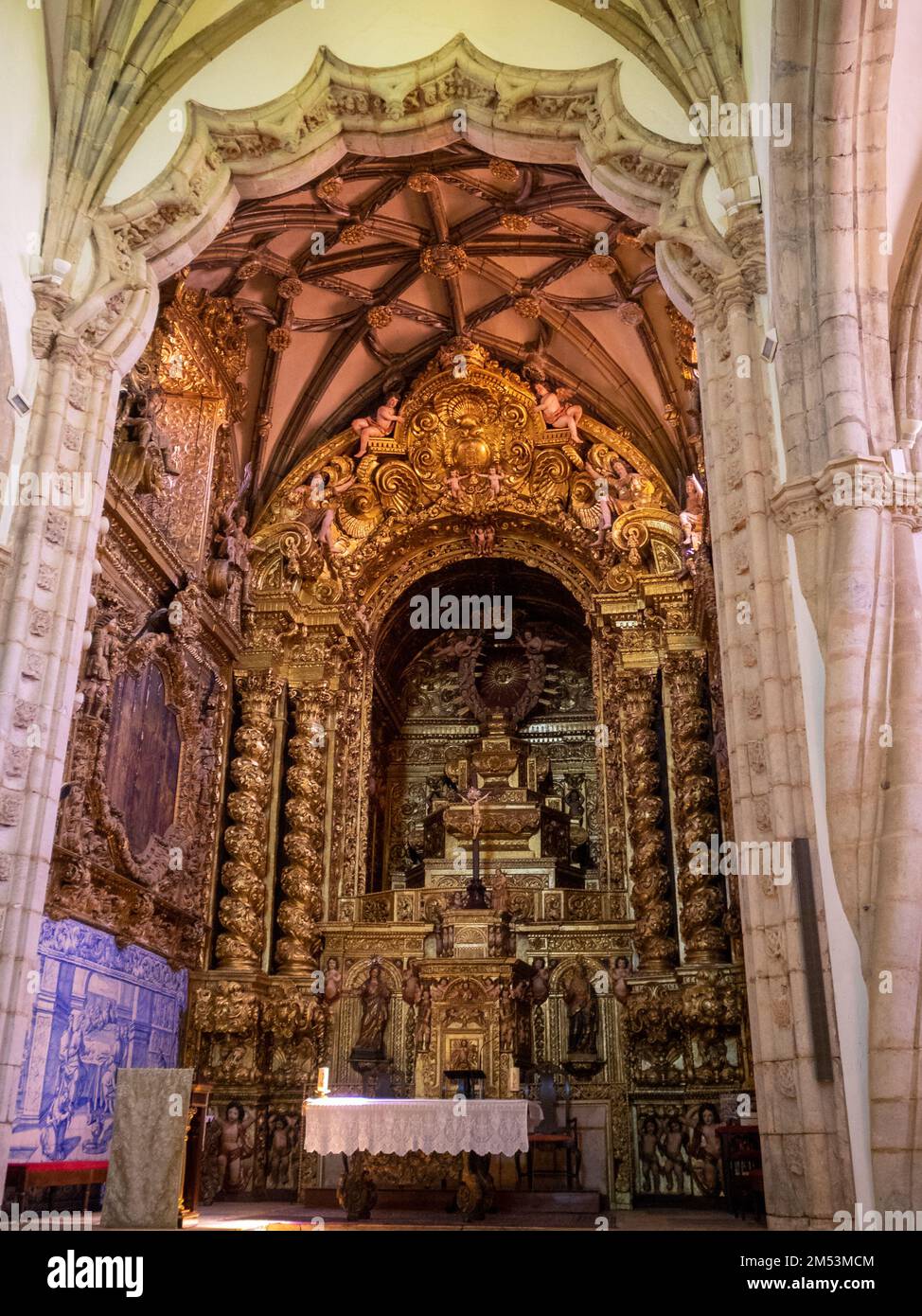 Manueline gold altar hi-res stock photography and images - Alamy