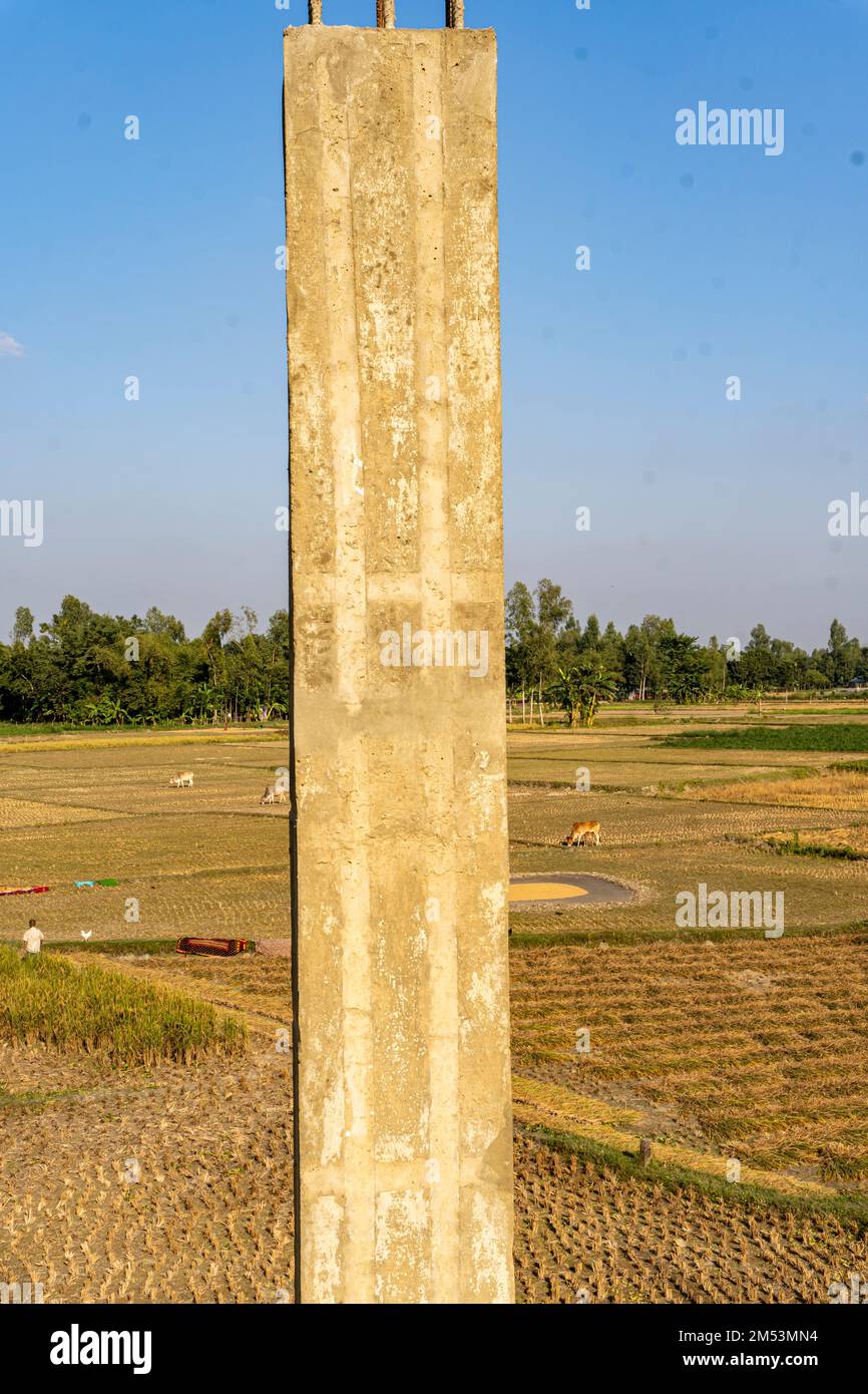 Portrait view of concrete column Stock Photo - Alamy