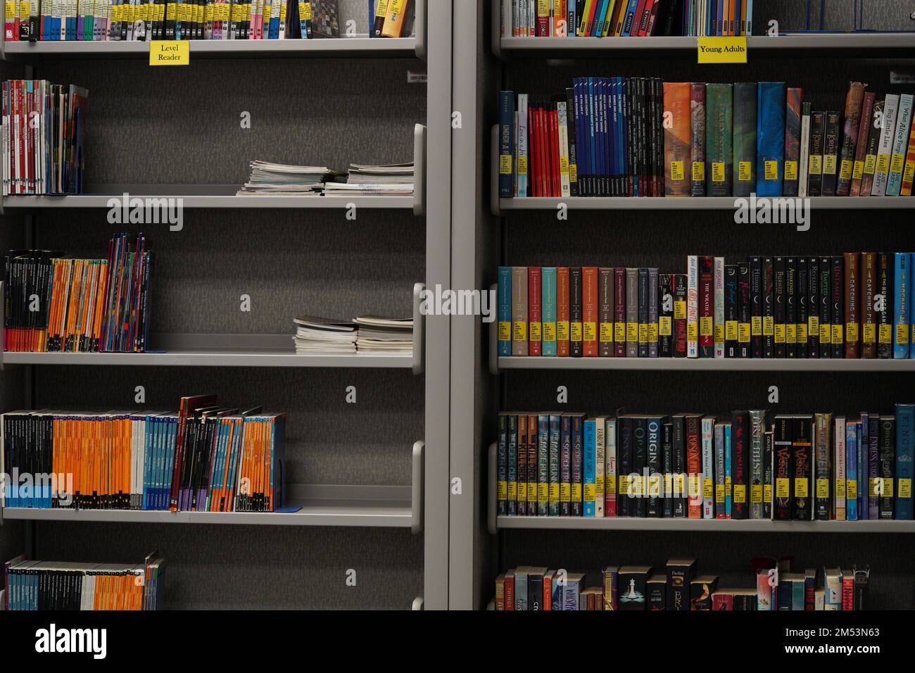 Library shelf arrangement hi-res stock photography and images - Alamy