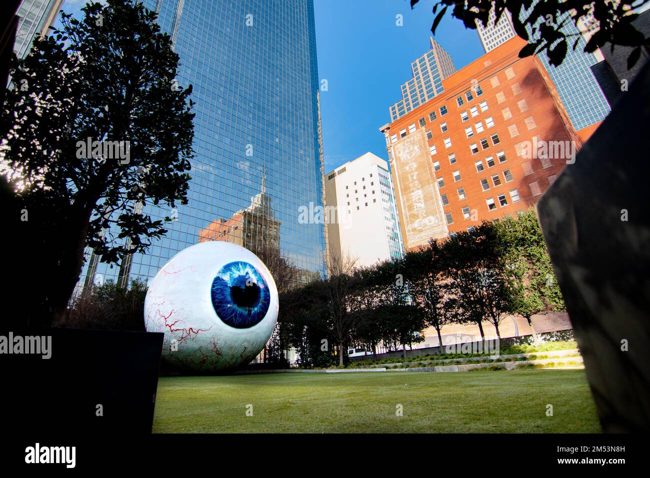 The Giant Eyeball with Santander Tower. Dallas, Texas, USA Stock Photo ...