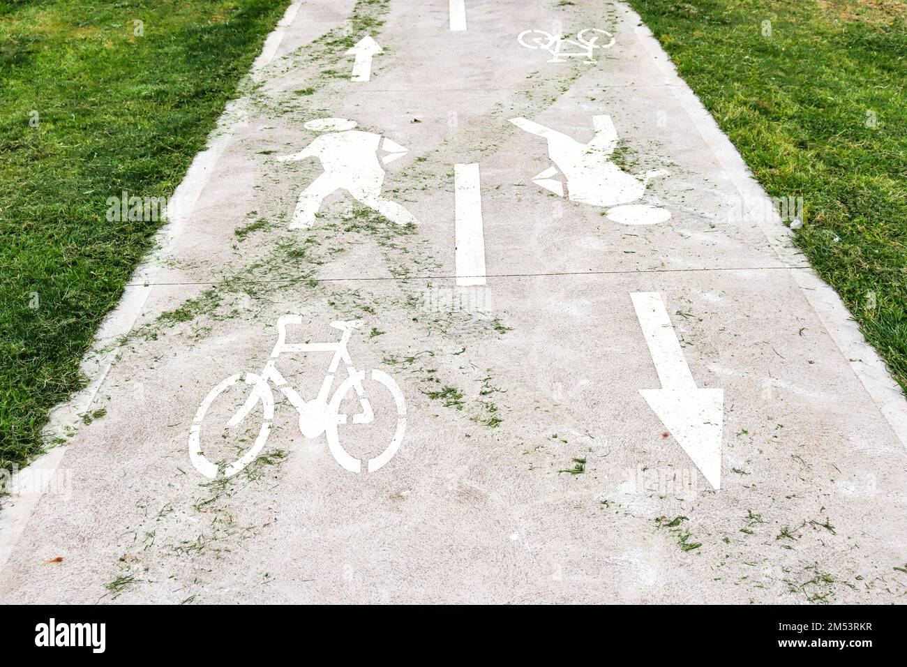 Shared pavement sign hi-res stock photography and images - Alamy