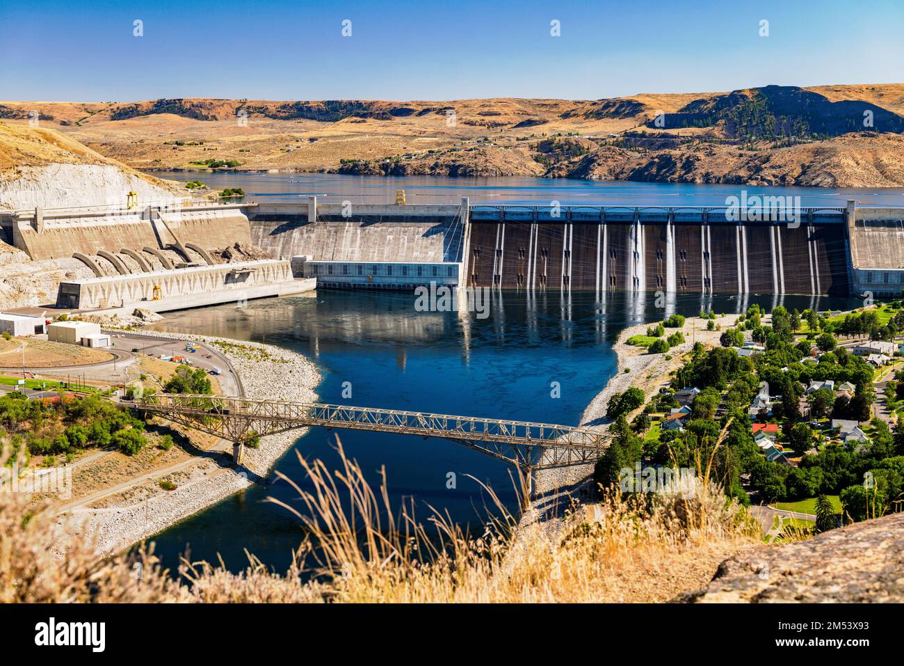 Grand Coulee hydroelectric dam; largest producer of power in the USA ...