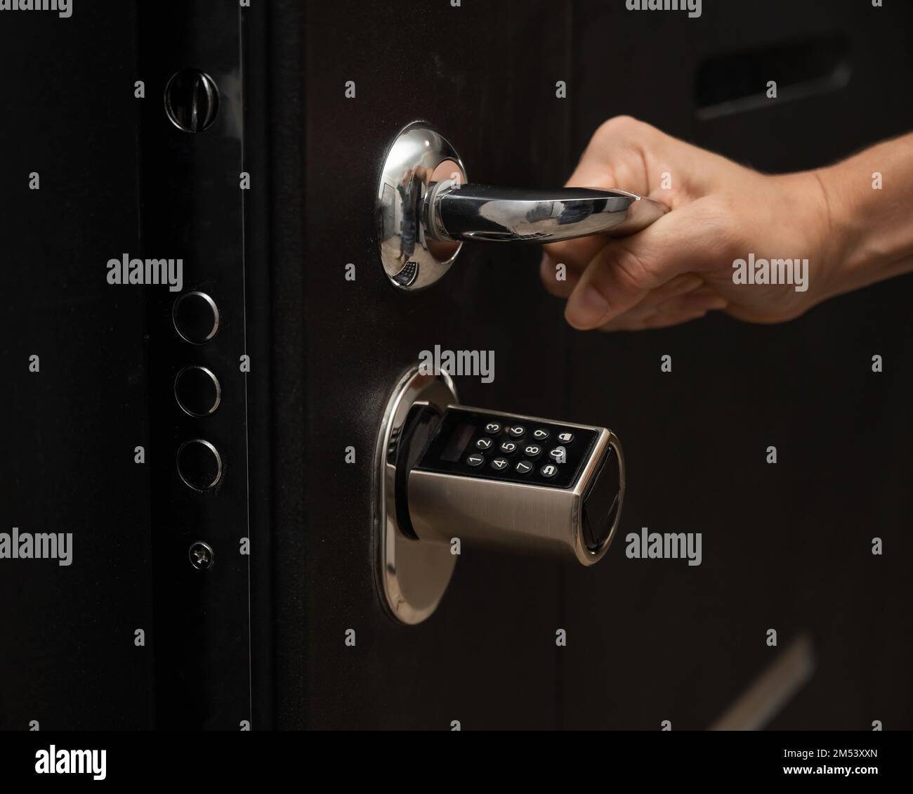 Automatic door opens hi-res stock photography and images - Alamy