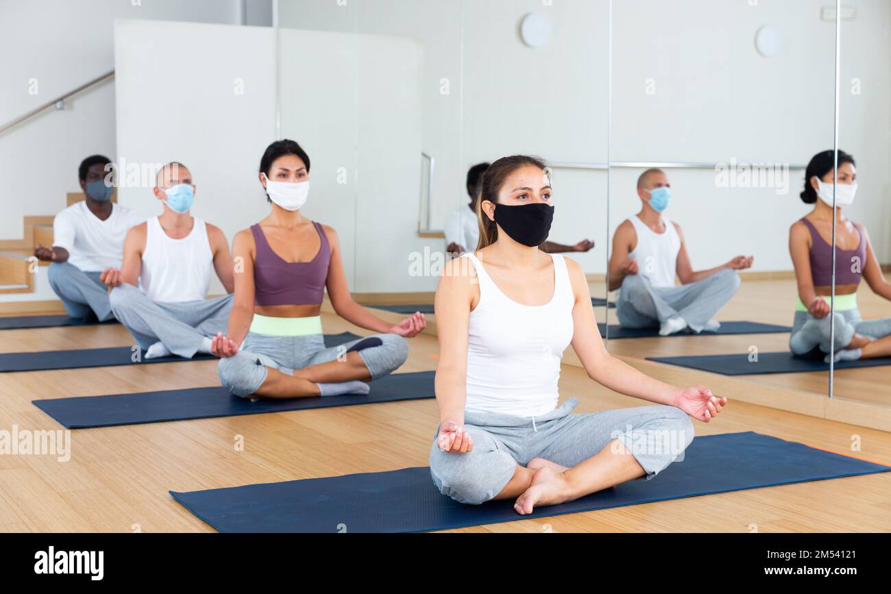 Practicing poses hi-res stock photography and images - Alamy