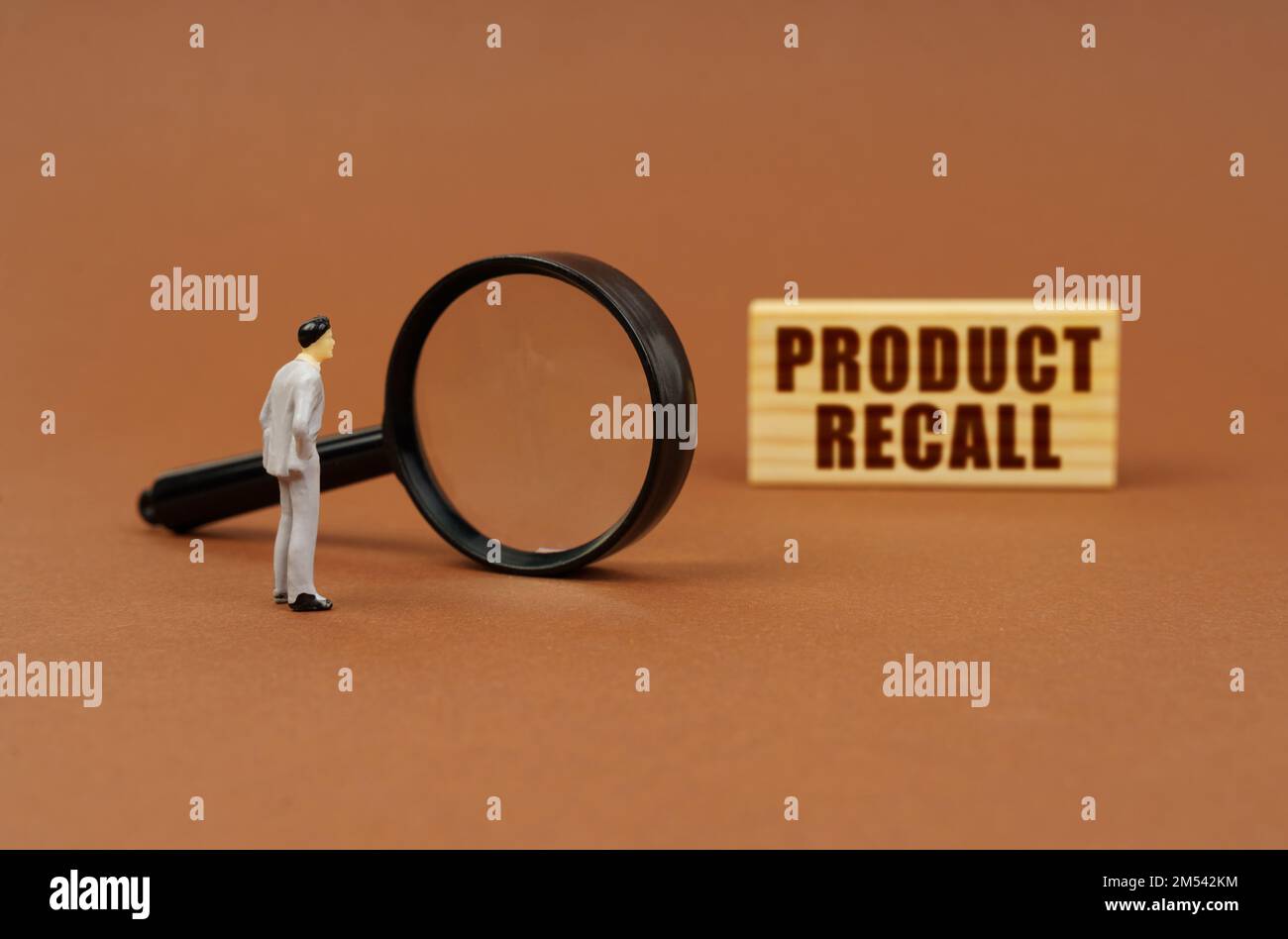 Business concept. A figurine of a businesswoman looks through a ...