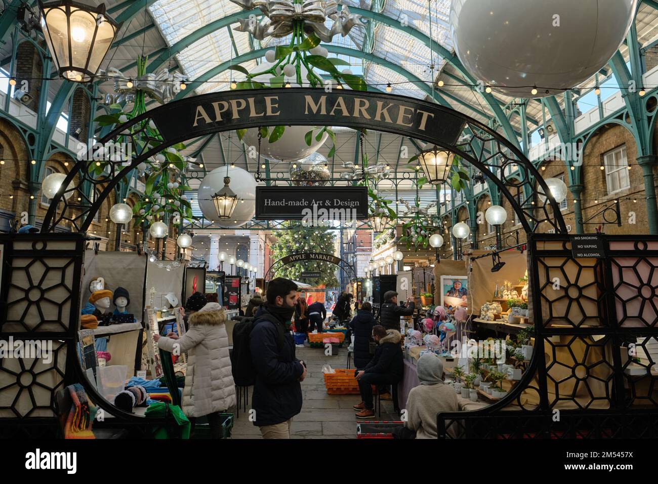 Apple Market, a craft market at Covent Garden, one of the main tourist ...