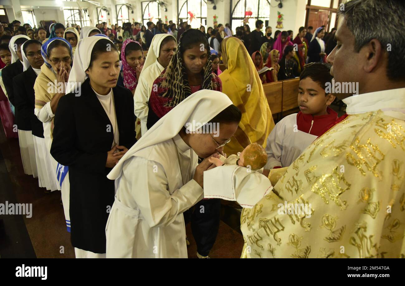 Guwahati, Guwahati, India. 25th Dec, 2022. A Nun kiss the feet of bbay ...