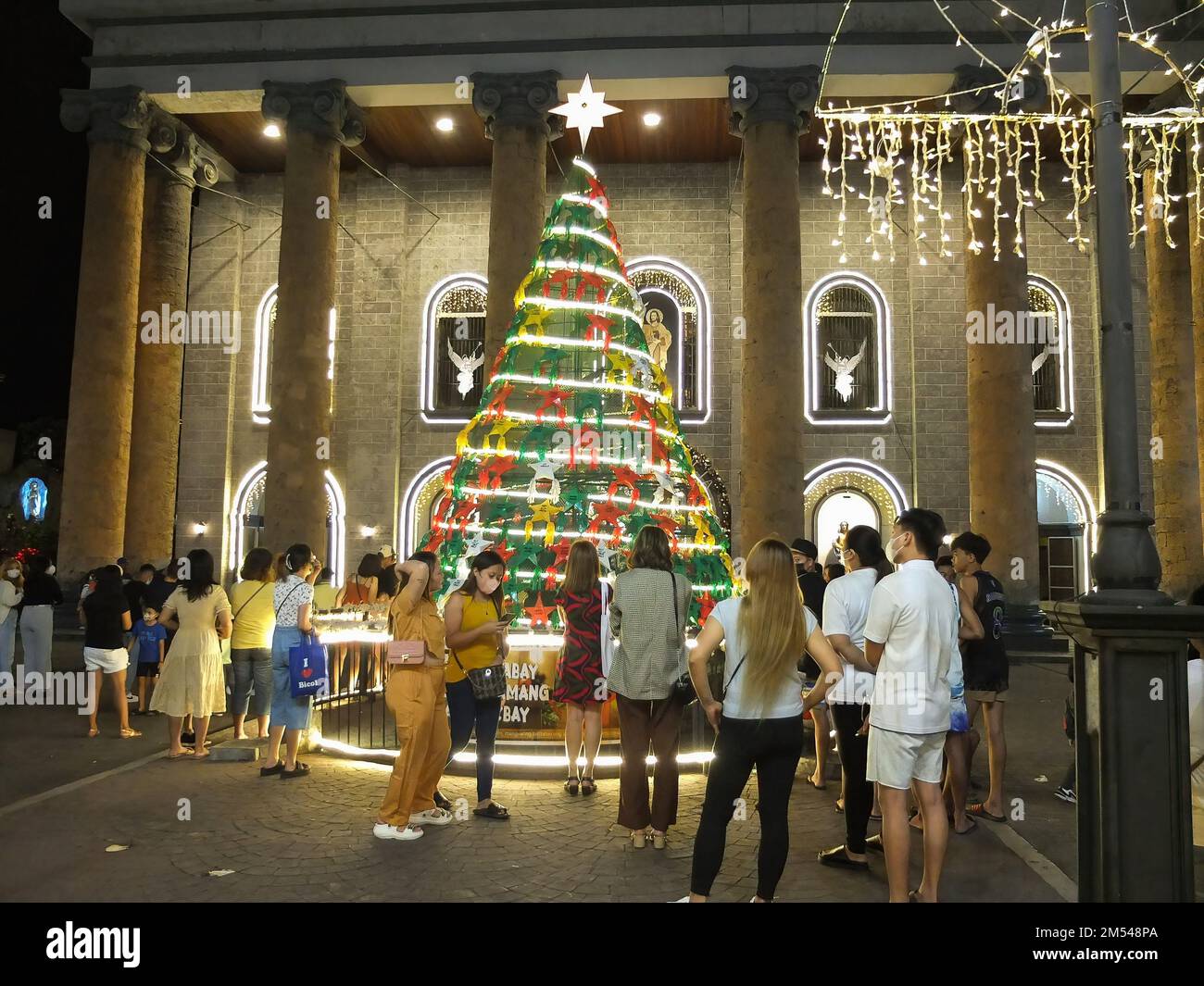 Malabon, Philippines. 24th Dec, 2022. Catholic devotees wait outside ...