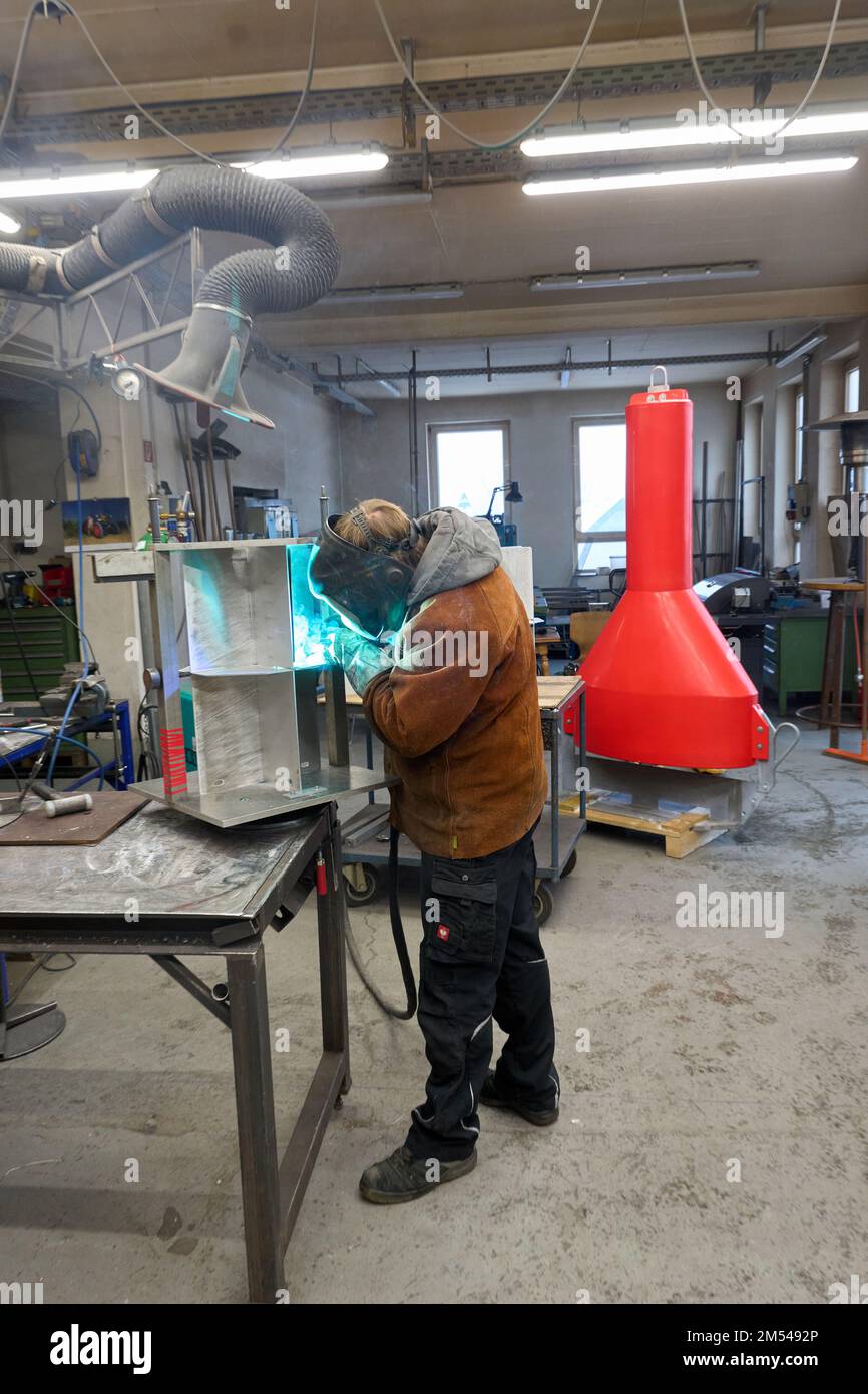 Weisel, Germany. 14th Dec, 2022. Andre Heller welds together a radar ...