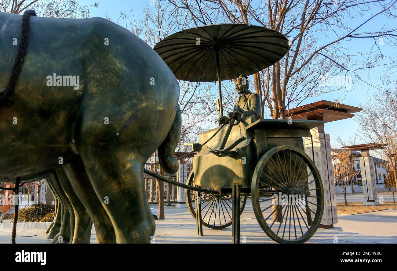 The large sculpture of ancient chariot and horse in Mao Sui park ...
